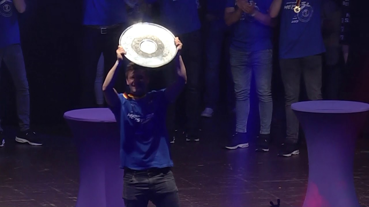 Der Meister kommt zurück - YouTube