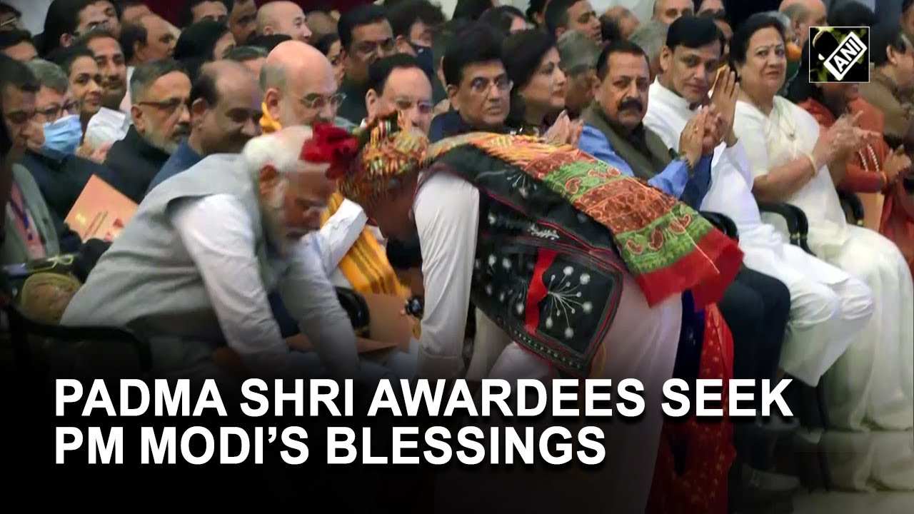 Craftsperson duo Ramesh Parmar & Shanti Parmar bow down before PM Modi ...