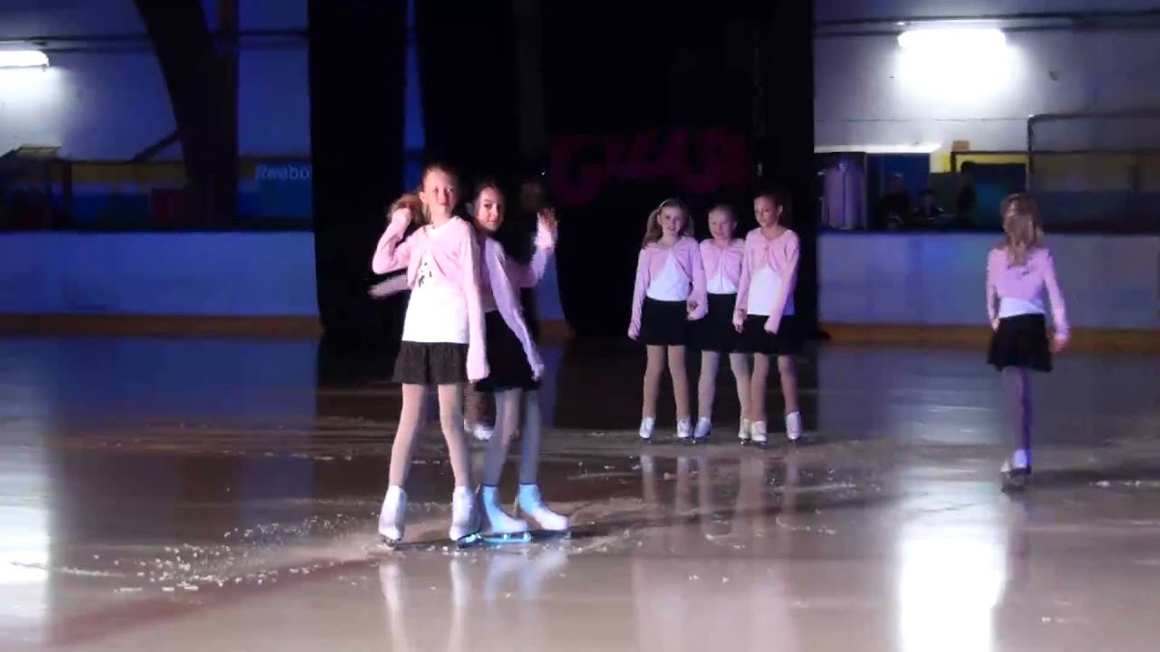 Glimtar från "Grease On Ice" 2011 - YouTube
