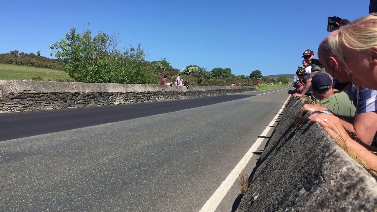 Isle of Man TT Motorcycle races Hillberry wall - YouTube