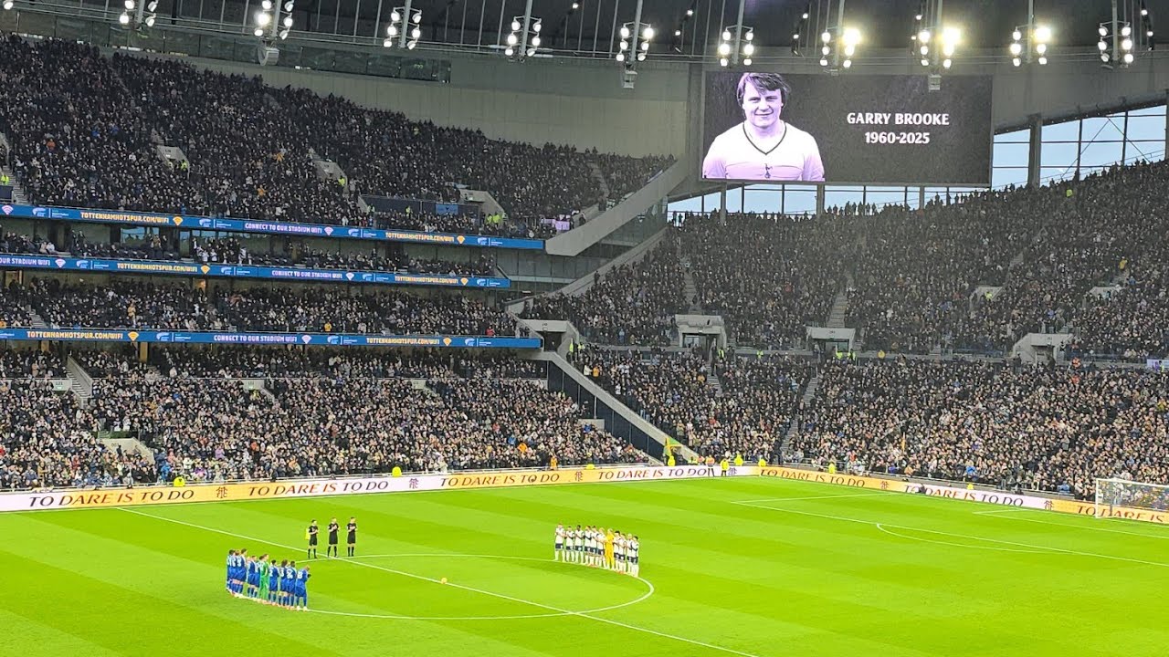 ONE MINUTE APPLAUSE FOR GARRY BROOKE: Pre-Match: Tottenham v Leicester ...