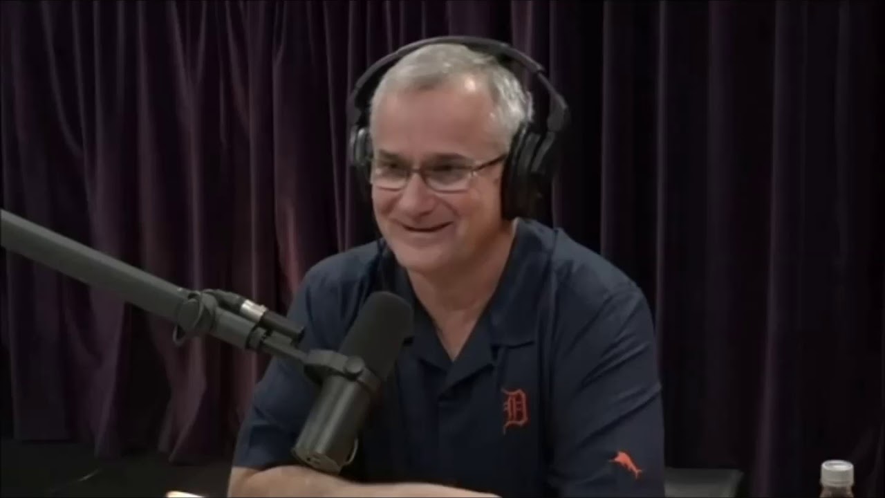 Cmdr David Fravor on Joe Rogan Experience - YouTube