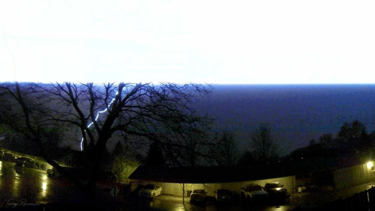 Lightning Strike - Grand Rapids, Michigan 5/6/14 - YouTube