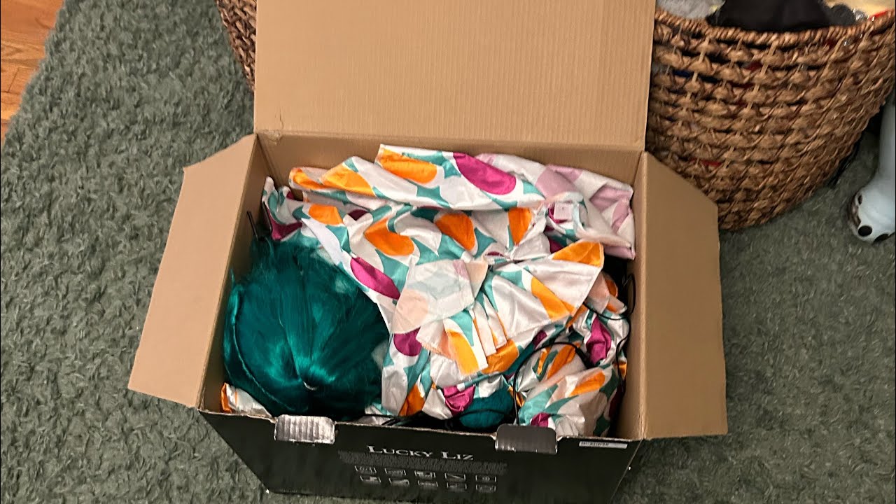 Taking apart, lucky Liz and putting it back in the box - YouTube