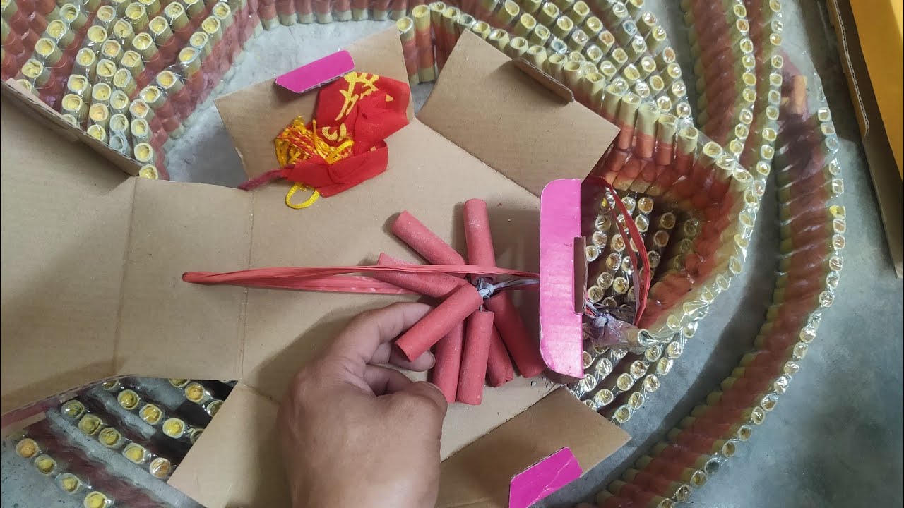 30 feet long golden firecracker 30尺黄金礼炮 - YouTube