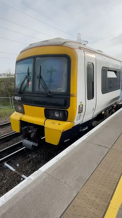 465911 + 465xxx + 466031 Monday 21st April 2025 - YouTube