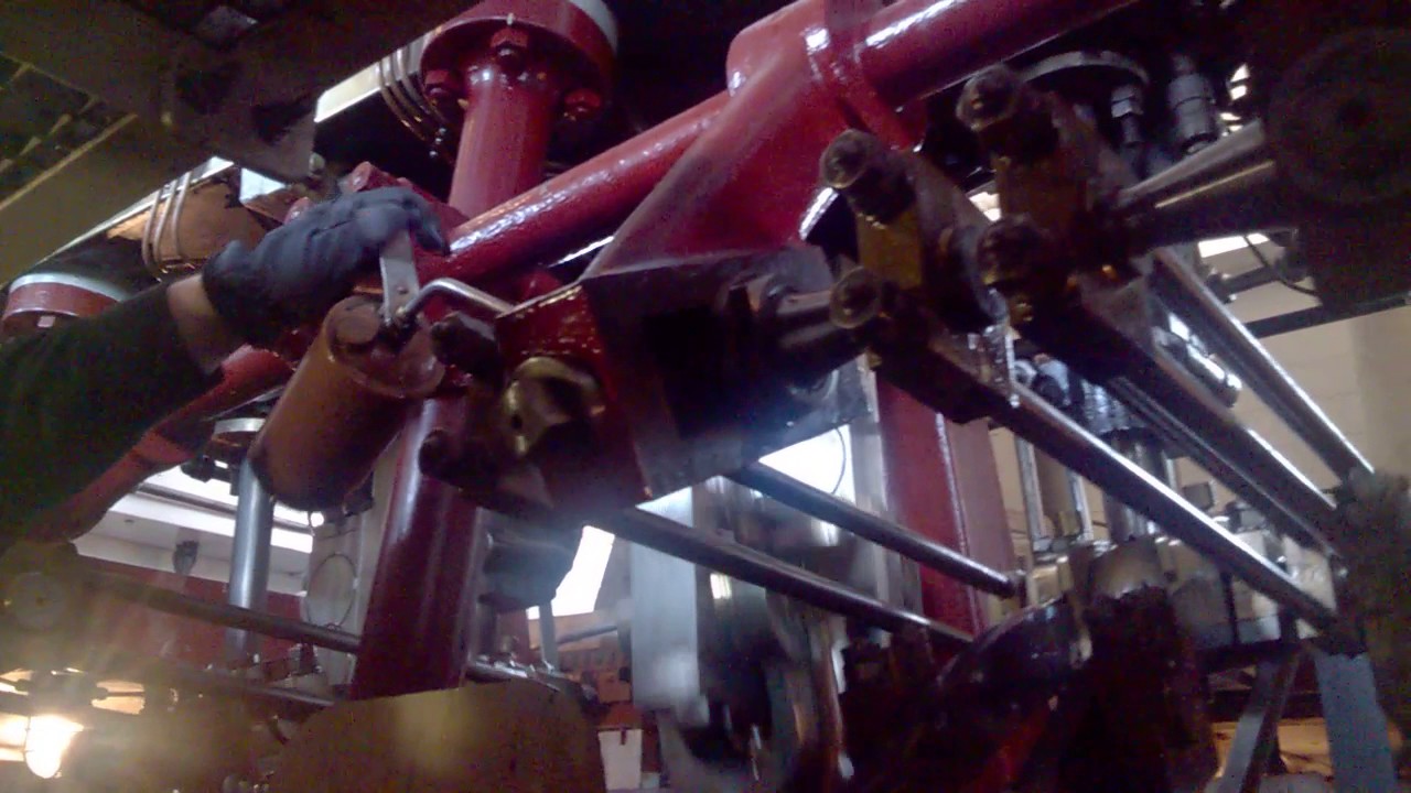 Oiling the engine on the steamship Virginia V - YouTube