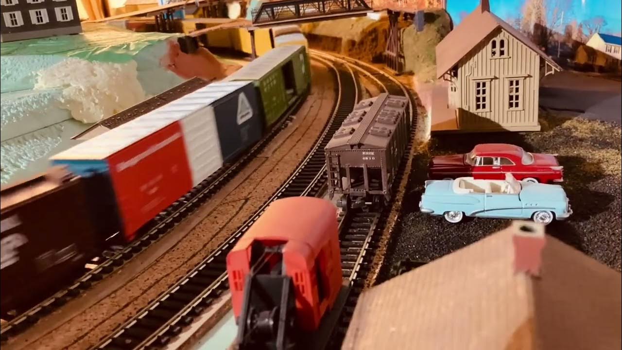 CNJ F-3’s haul a southbound freight through Middletown Curve on the NY&LB railroad. - YouTube