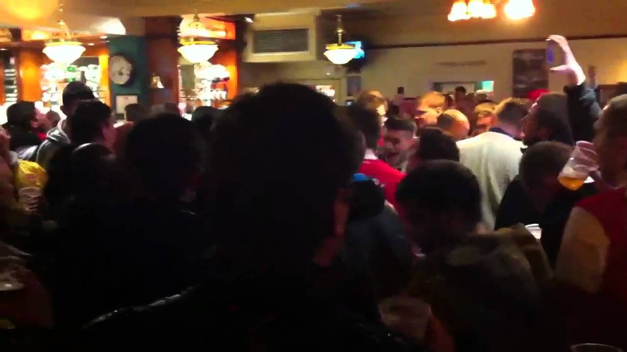 Arsenal fans singing in the pub - YouTube