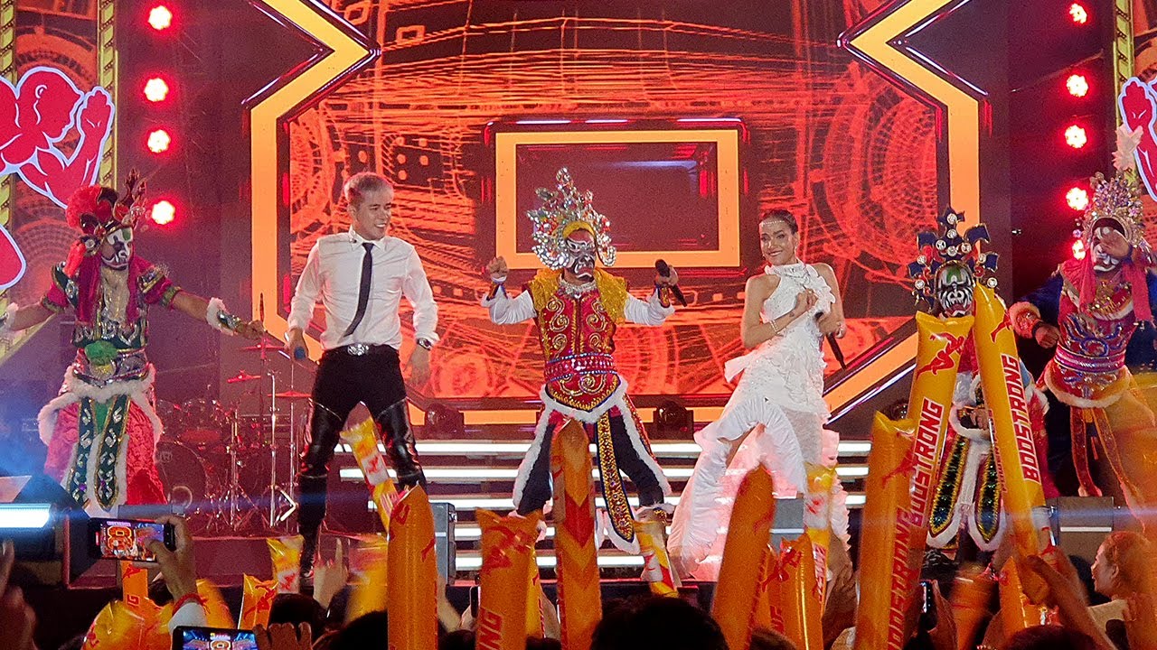 យក្សយំ | ពេជ្រ សោភា - ស៊ឹម ច័ន្ទពន្លឺ | Boostrong Concert - YouTube