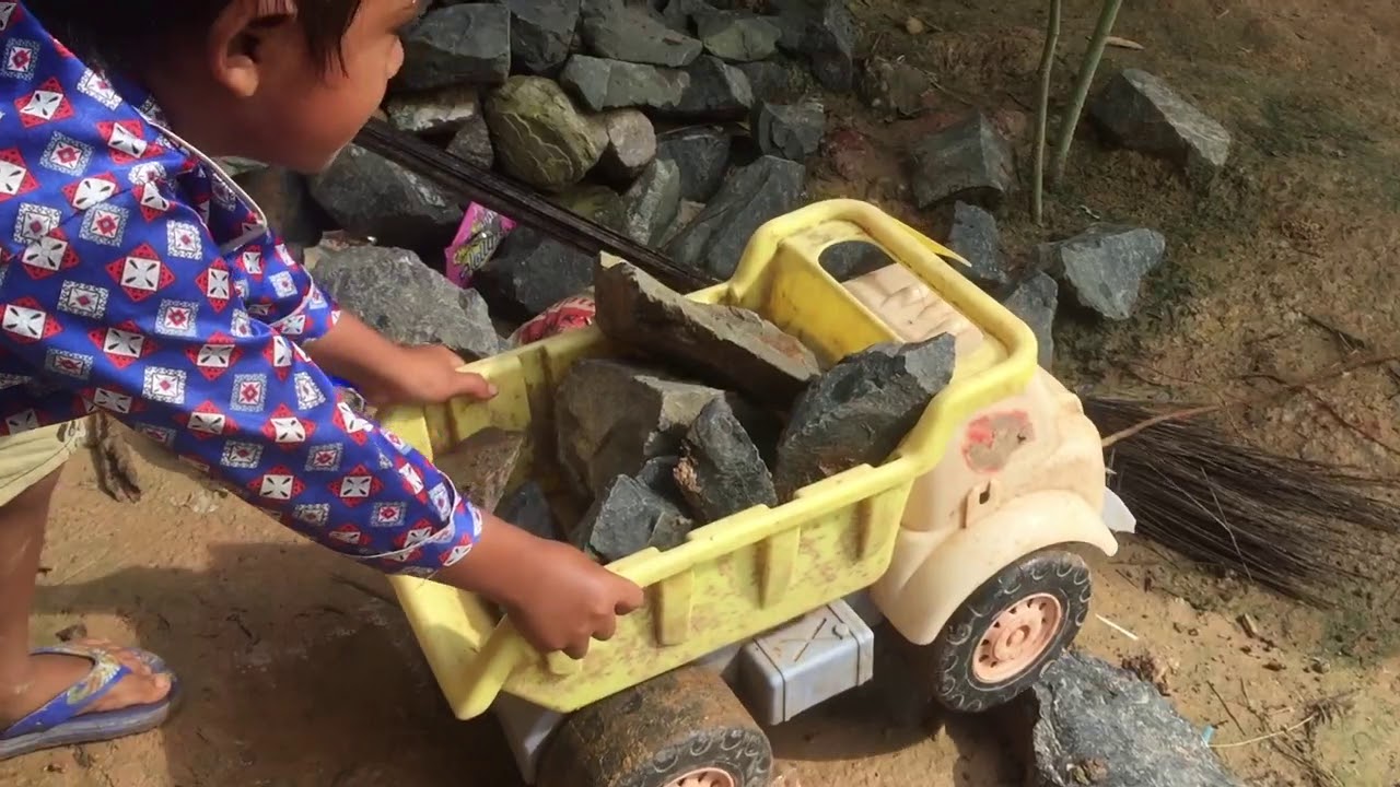 Transport Stone by Kids to build House - YouTube