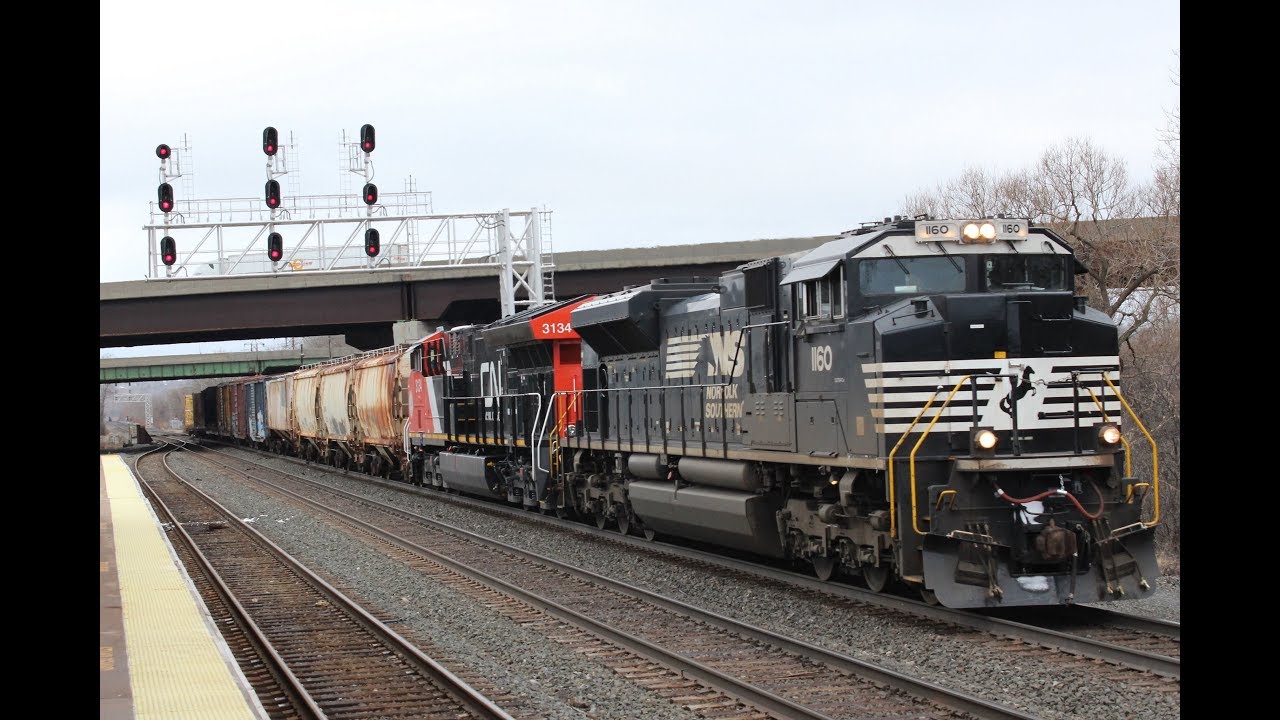 CSX Q621 With a Nathan P3 Horn at Syracuse, NY December 29, 2018 - YouTube