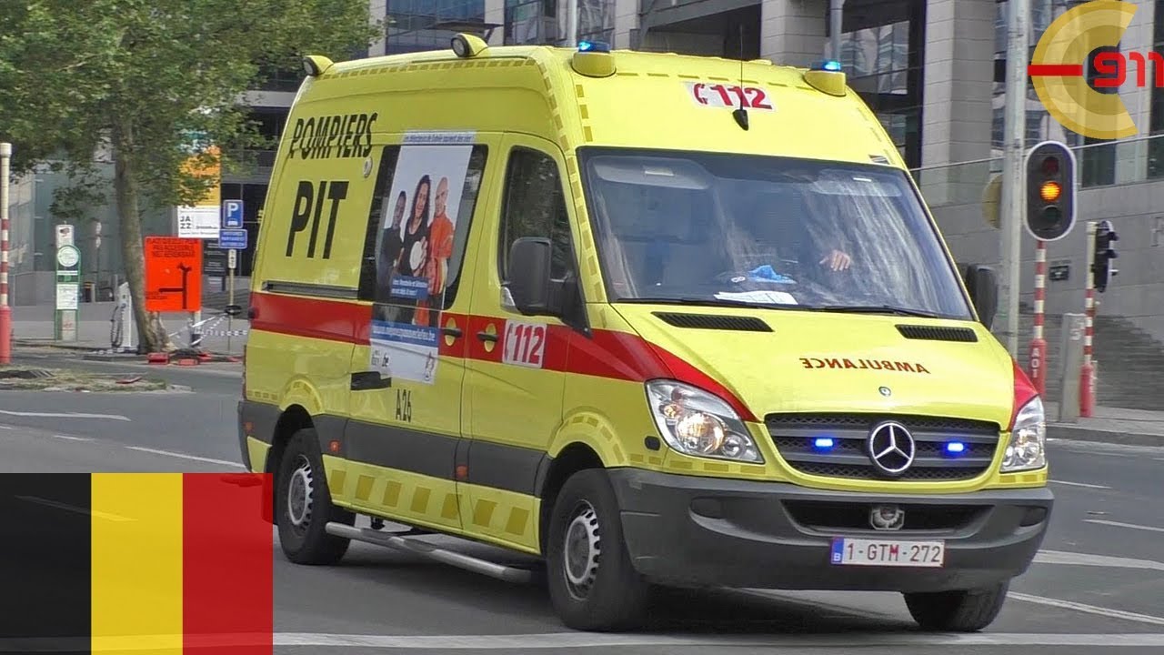 [BRUSSELS] PIT Ambulance 26 running code 3 | Paramedical Intervention ...