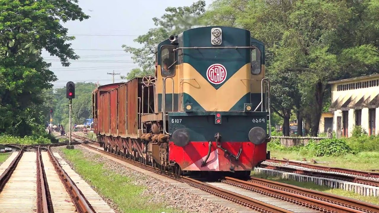 Stone caring shortest Freight Train of Bangladesh Railway || Side ...