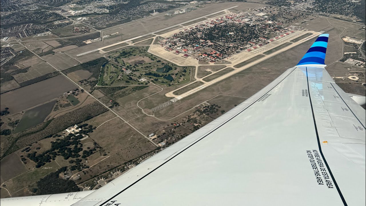 (4K) JetBlue A220 Landing In San Antonio Int'l (SAT) - YouTube