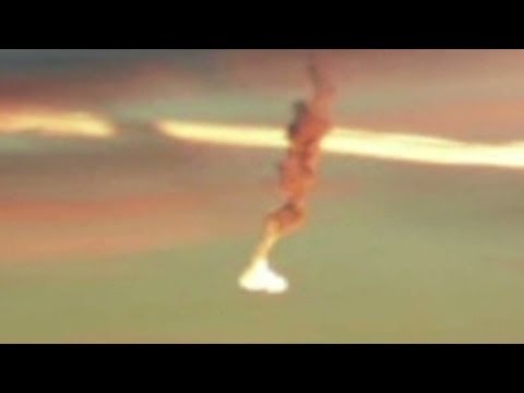 Mysterious fireball lights up the sky - YouTube