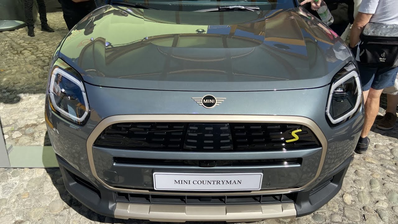 2024 Mini Countryman SE All4 U25 in Vibrant Silver - YouTube