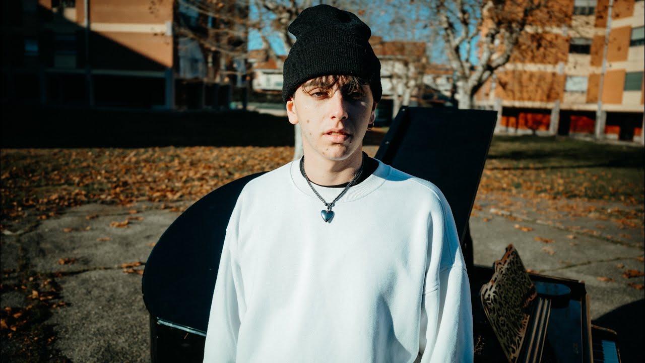 G-Lover - Sorridi alla luna (Visual) - YouTube