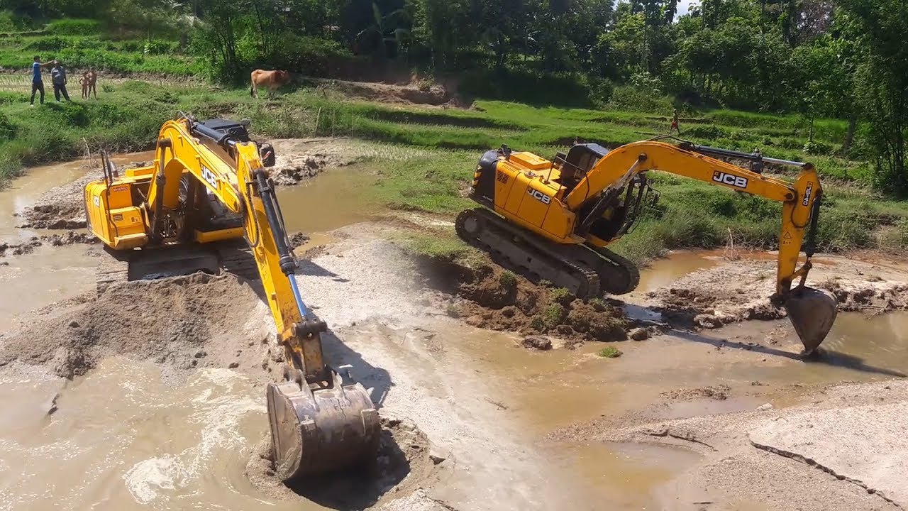 JCB Excavator Collecting Sand and Making Drain - JCB Dozer Working in ...