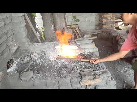 Ini dia cara menyepuh arit atau sabit agar tajam dan kuat