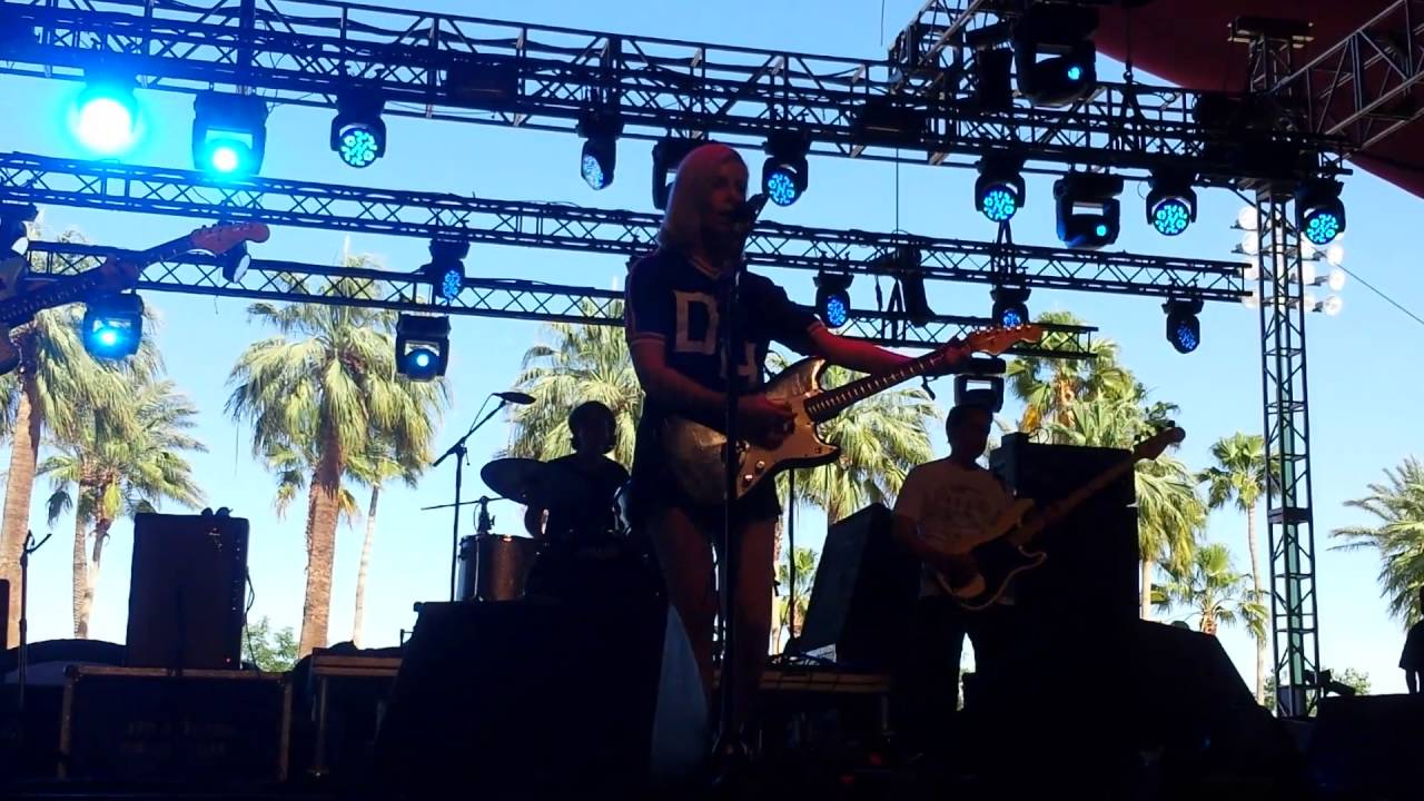 Alvvays - "Archie, Marry Me" - 2016 Coachella Music Festival - Weekend ...