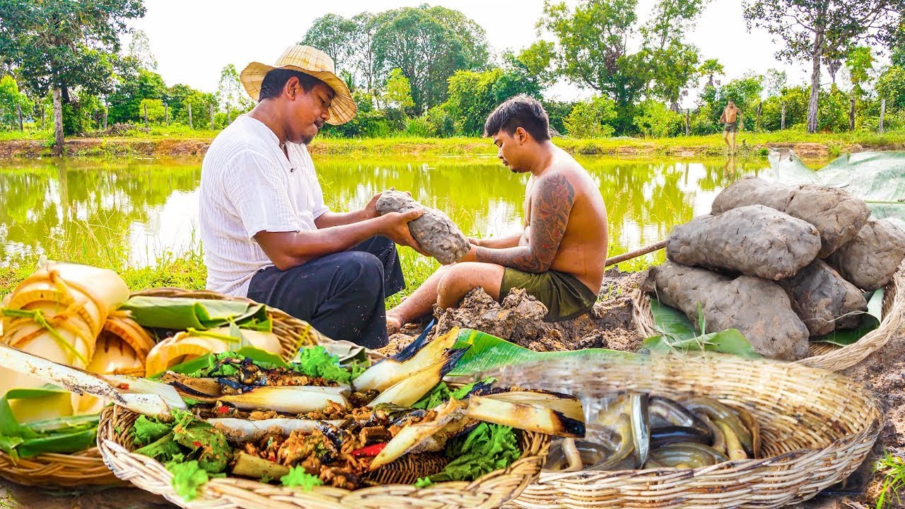 Eel Delight | Baking with Clay Excitement and Cooking in Banana Stem ...