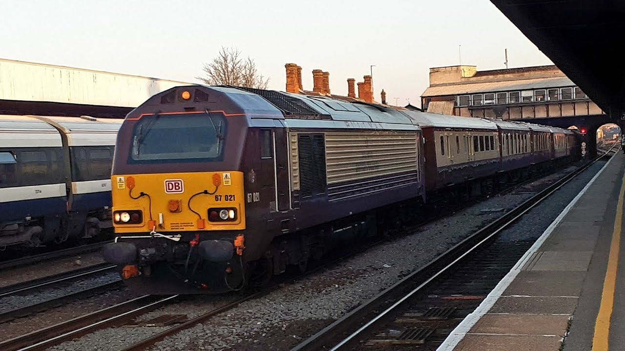 Pullman 67021 TnT 67024 pass Tonbridge with some speed 18/11/18 - YouTube
