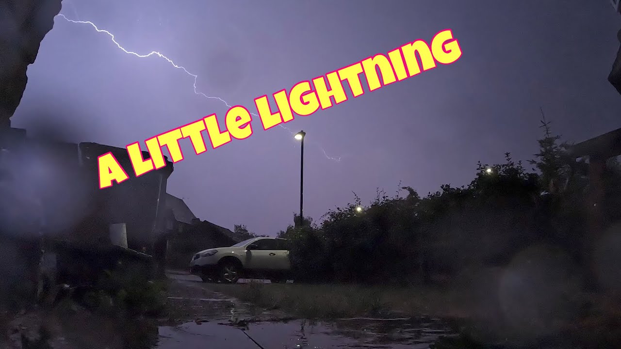 A little lightning storm early in the morning - YouTube