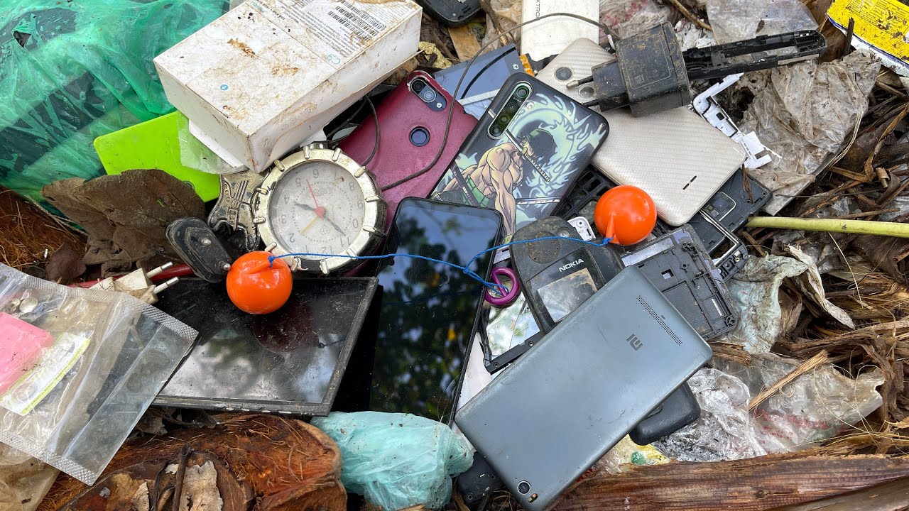 Rich scavenger, find lots of phones in the trash dump ( RESTORATION ...