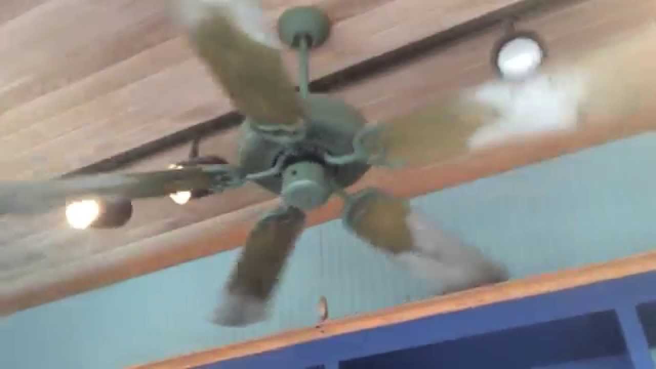 Noisy Emerson Summer Night ceiling fan at Six Flags - YouTube