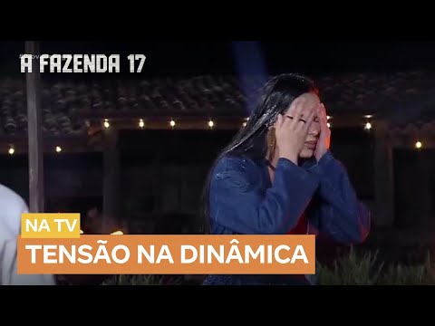 Fernando joga água em Tàmires após briga no Ferra Peão | A Fazenda 17