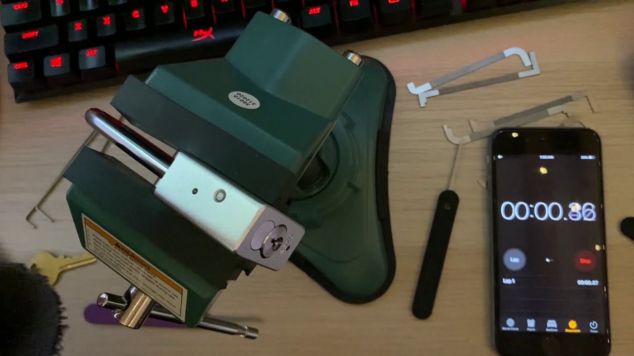 Master Lock 570 Open - YouTube
