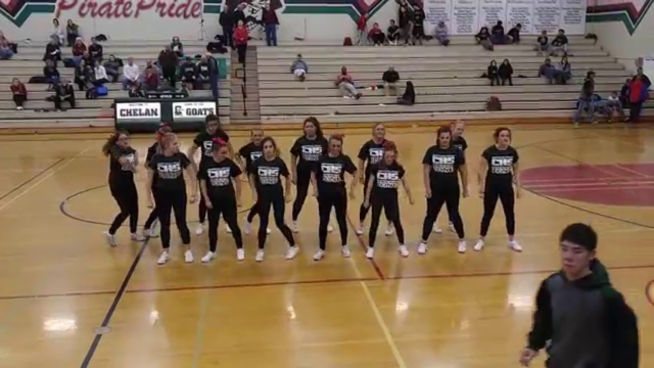 Chelan High School Cheerleaders Halftime Routine - YouTube