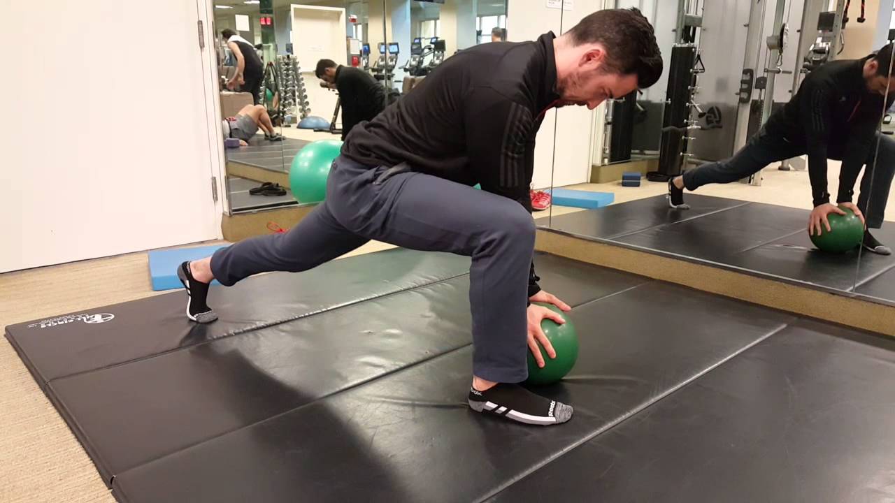 Strength Coach - Dynamic Quad/Hamstring Stretch - YouTube