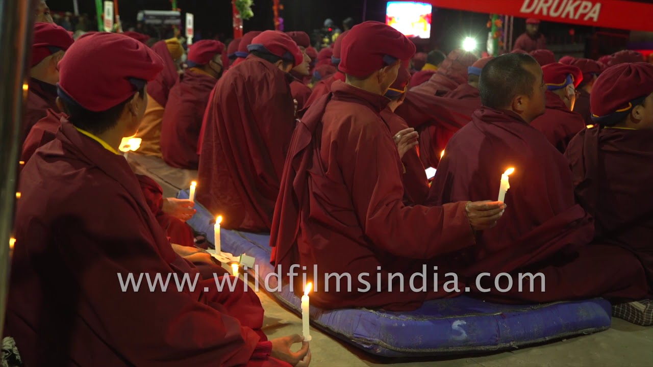 Beautiful chanting by Buddhist monks | Naropa 2018 - YouTube