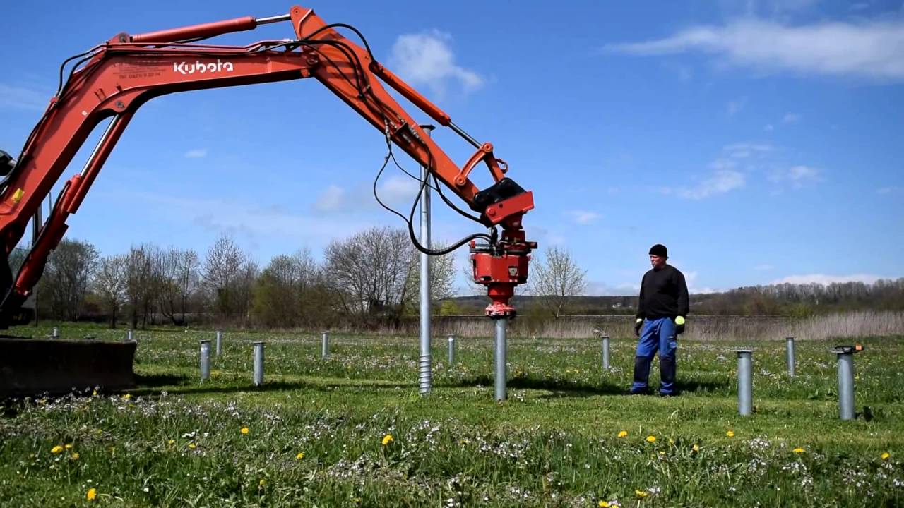 KRINNER Schraubfundamente: Maschinelle Eindrehung - YouTube