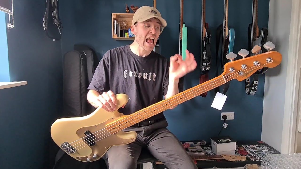 Squier 40th Anniversary Vintage Edition Precision Bass [Unboxing/First ...
