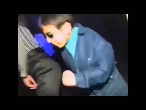 Menino russo dançando na balada