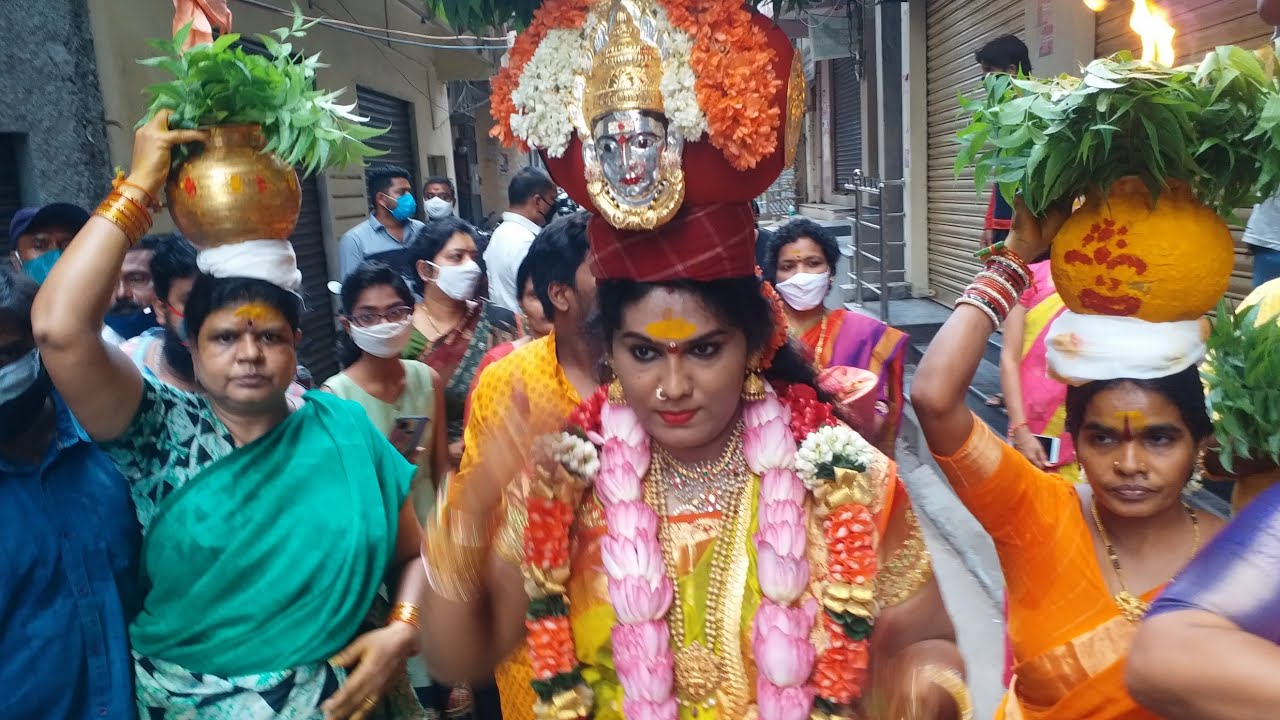 Secunderabad bonalu 2021 | Jogini shyamala bonam dance at secunderabad ...