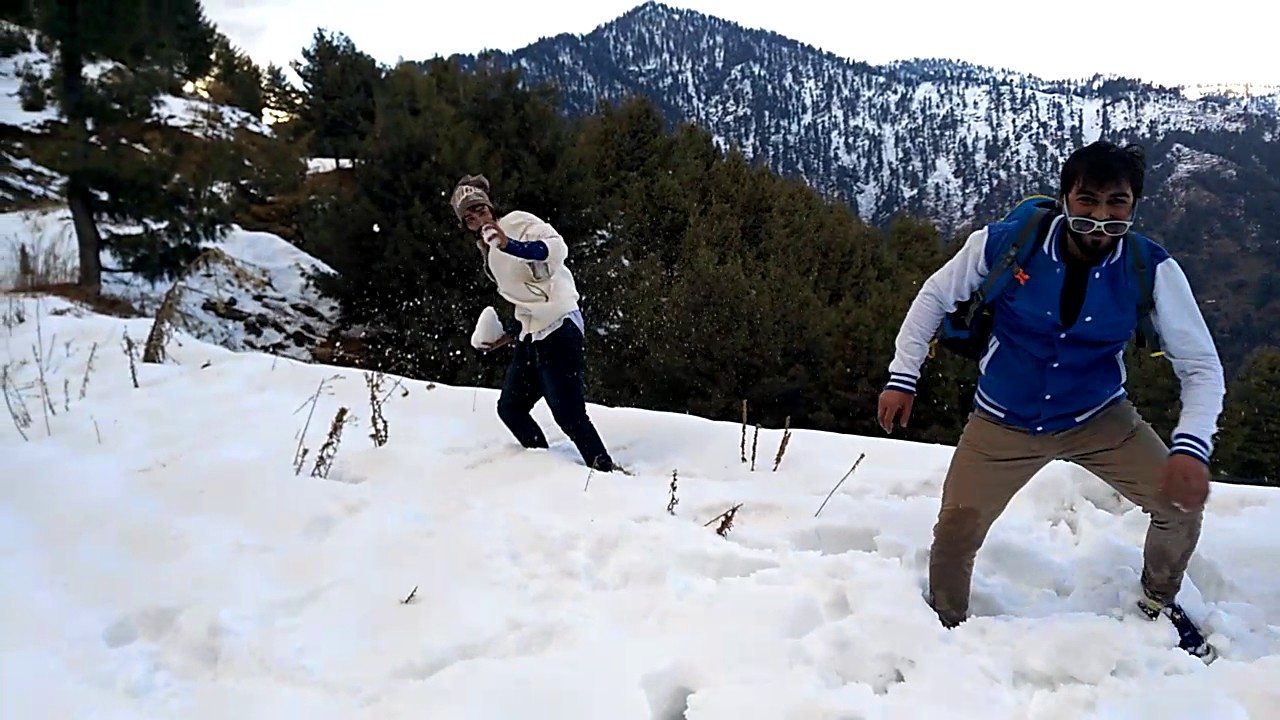 Snow fall at Panjagalli (Mansehra) - YouTube