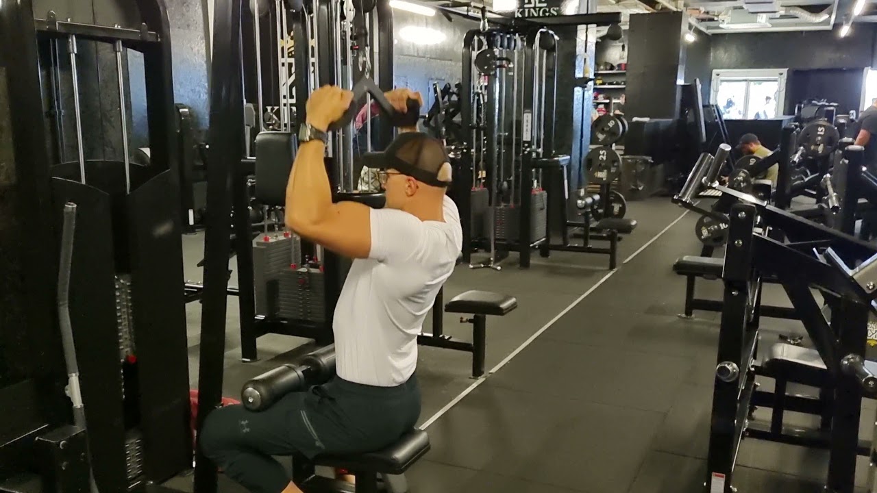Iverted grip (medium) Mag grip lat pulldown demo - YouTube