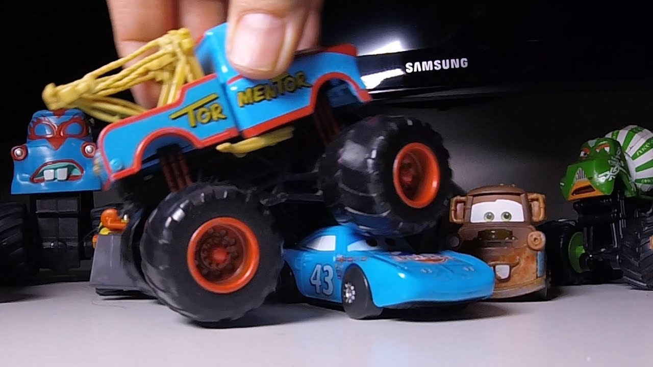 Humpty Dumpty Dino Extinction! TOY CARS Pixar Tow Mater! - YouTube