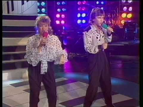 Bodnár Attila - Pap Rita - Tudod hogy az élet megy tovább - YouTube