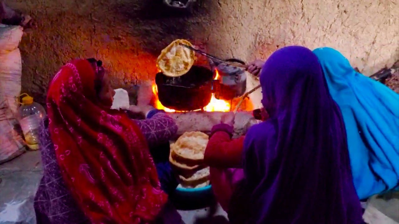 The making of afghan hazara bread using traditional techniques - YouTube
