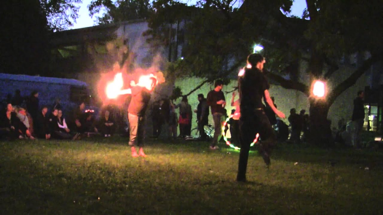 Feuerjonglage - Campus Open Air 2013 - Uni Hamburg - YouTube