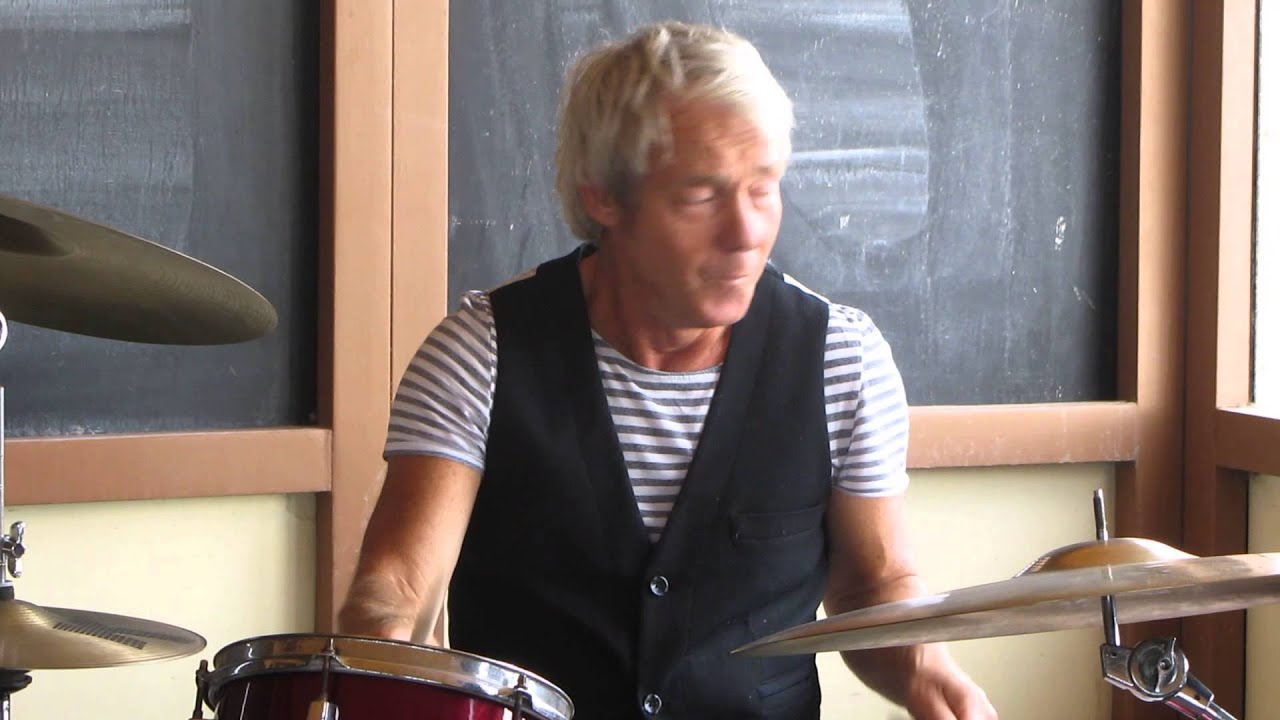 The Bluesfuse, drumsolo Peter van Rhijn, bij Pier 32, 17 8 14 - YouTube