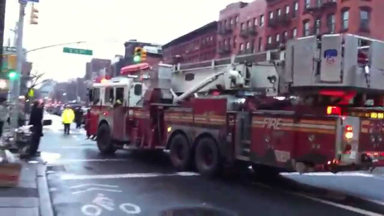 FDNY - Tower Ladder 23 Responding into 10-60 Major Emergency - YouTube