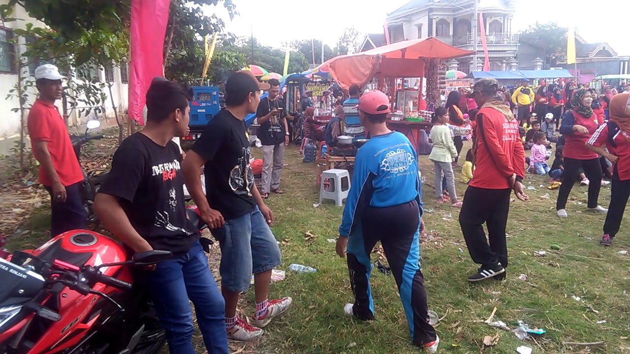 senam pagi di desa ngrance kec.pakel bersama crew Mayang Sari audio ...