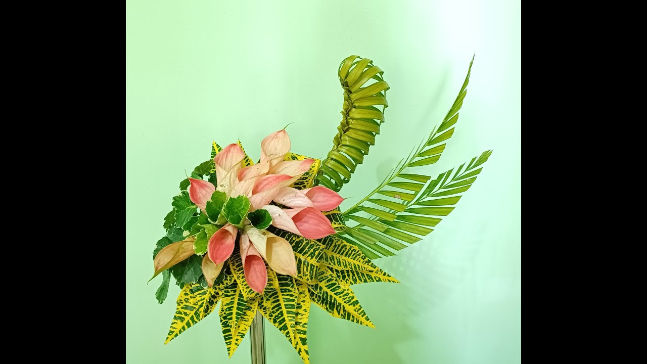 Merangkai daun dan satu jenis bunga, cantik juga.... - YouTube