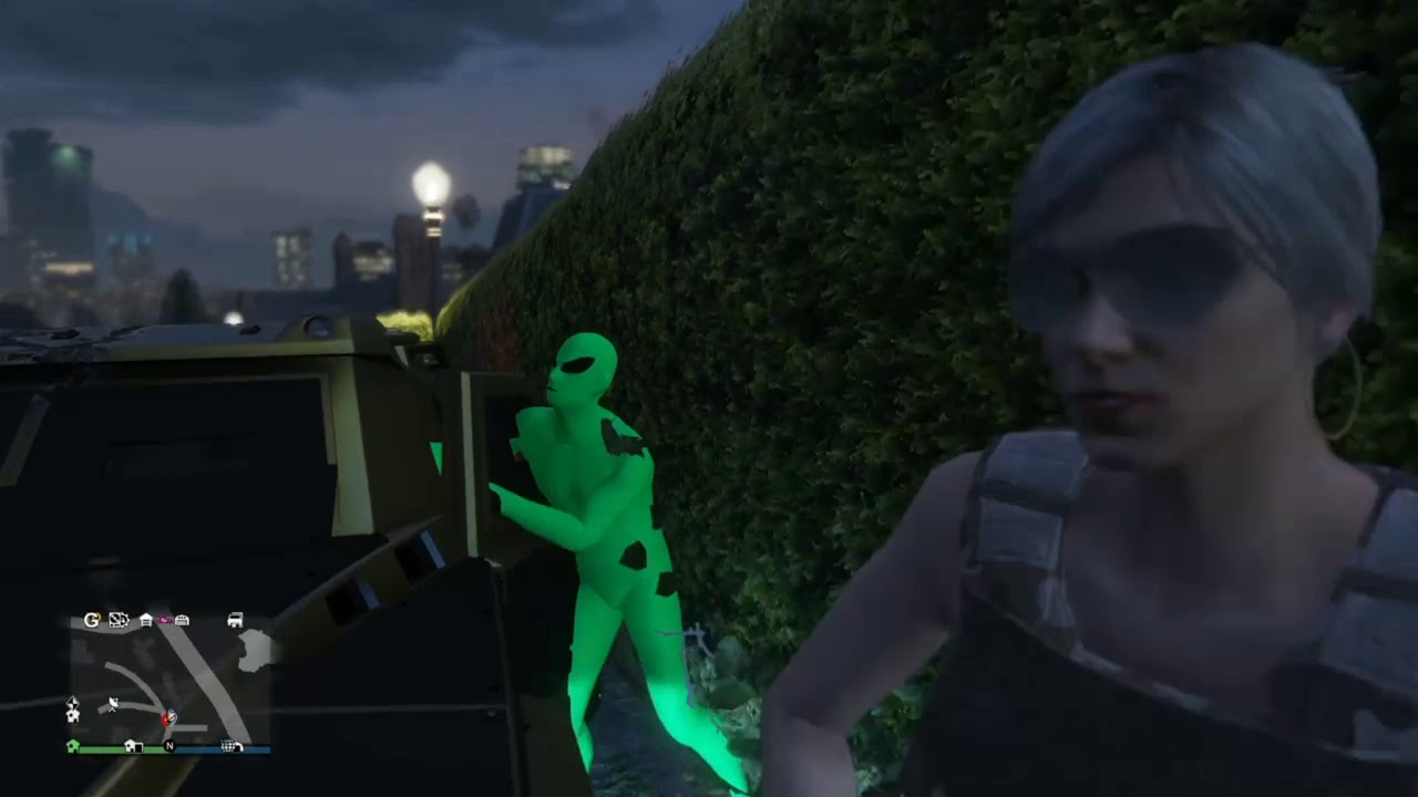 GTA V GREEN ALIEN ATTACKS - YouTube